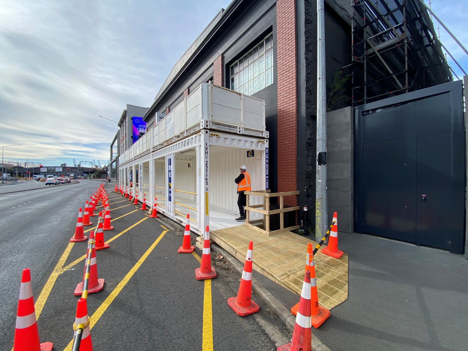 Container Hoardings Key To Overhead Safety | Royal Wolf New Zealand